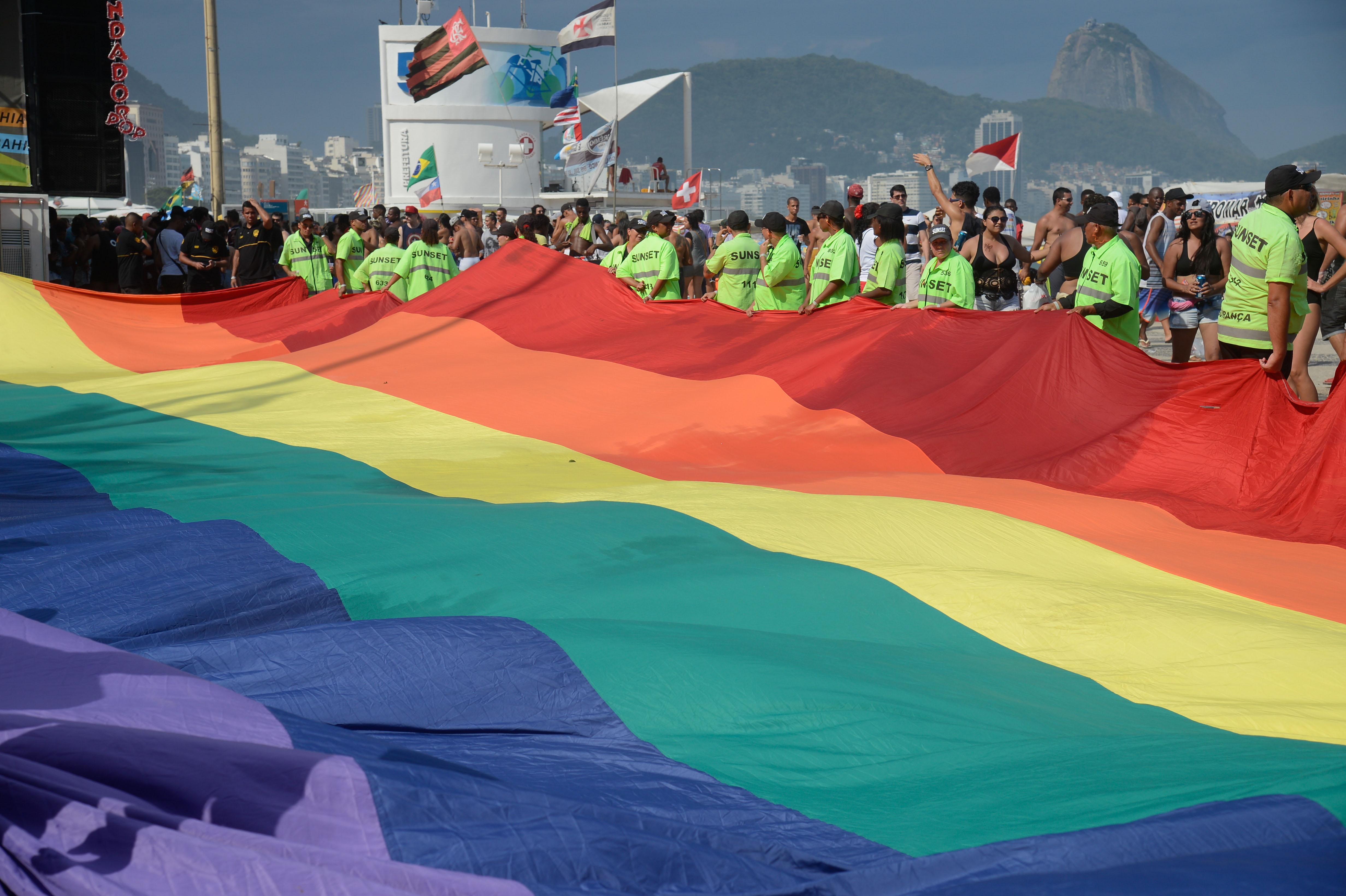21ª Parada do Orgulho LGBT na praia de Copacabana - Educação e Território