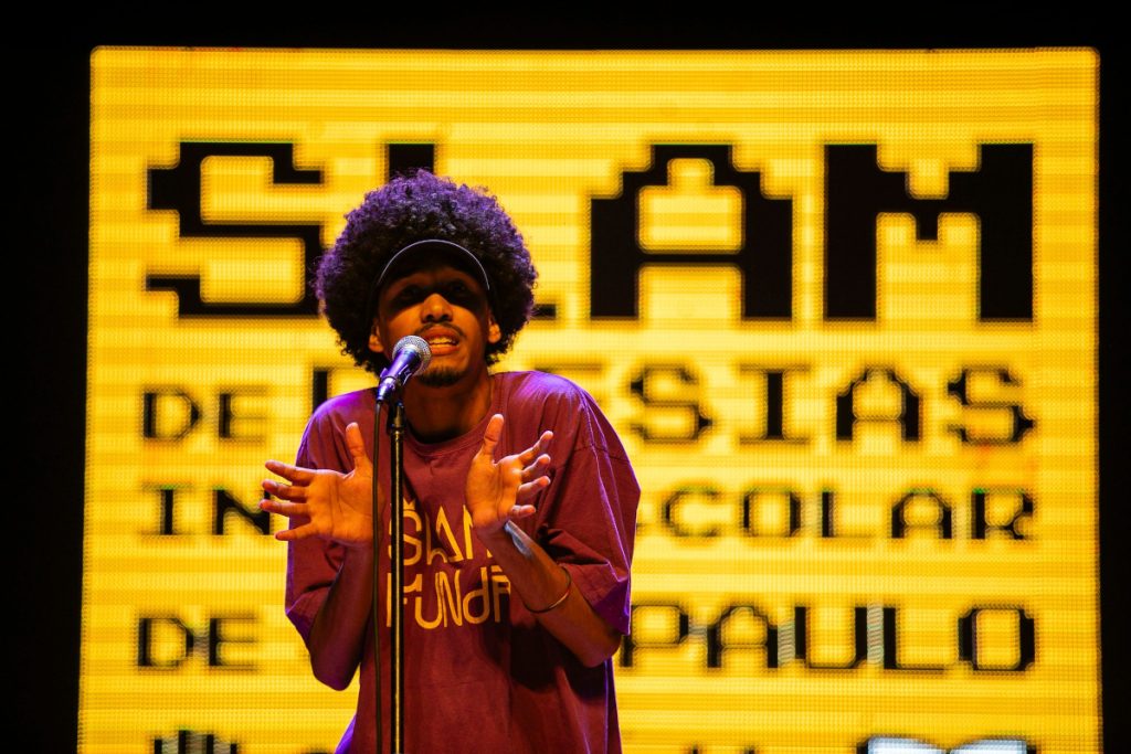Há 15 anos no Brasil, slam fortalece a voz da juventude periférica